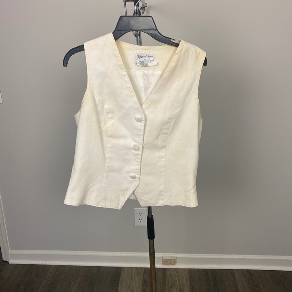 Newport News | Tops | Off White Vest Size 2 | Poshmark